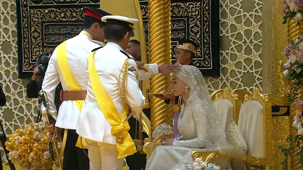 Duduk di Samping Ratu Bhutan, Jokowi Saksikan Pangeran Abdul Mateen dan ...