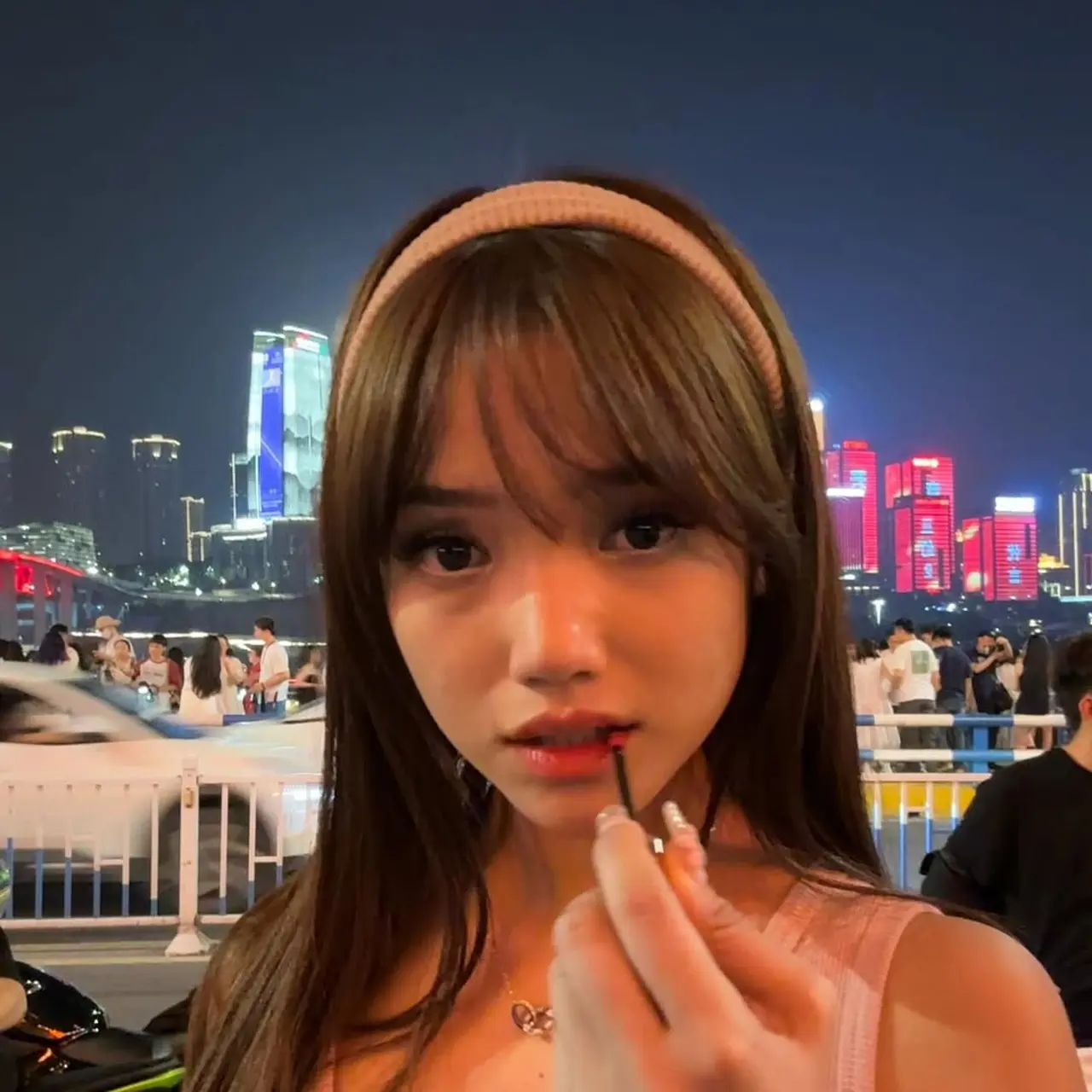 7 Model Rambut Panjang Ala Fuji, Tampil Stylish dan Berkelas untuk ...