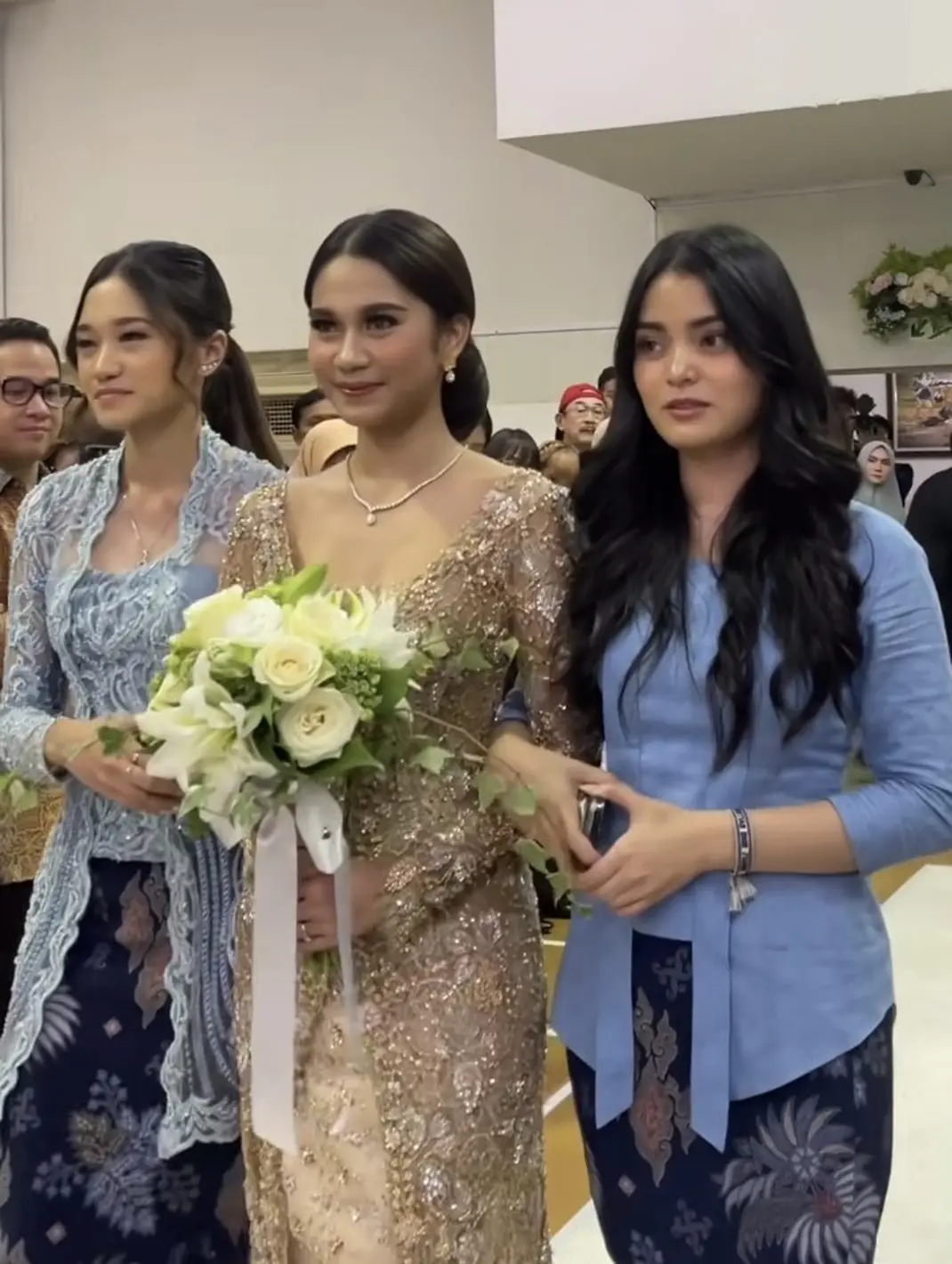 8 Penampilan Selebgram Azizah Salsa Perempuan yang Dinikahi Pratama Arhan di Jepang, Elegan ...