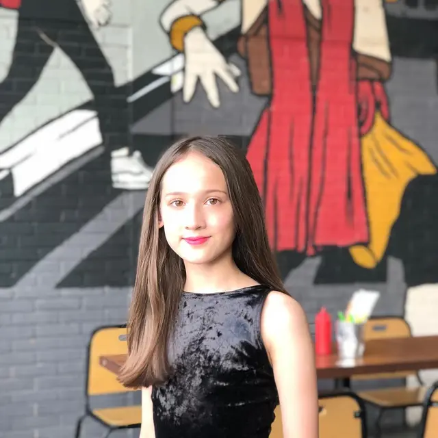 6 Potret Lawas Laura Moane ketika Masuki Usai Remaja, Kini Pacaran ...