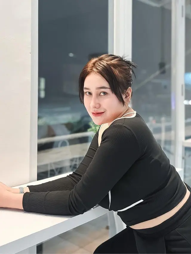 Mengenal Andita Putri Bernades, Owner Salon Kuku yang Sukses Setara Influencer Berkat Cacian dan ...