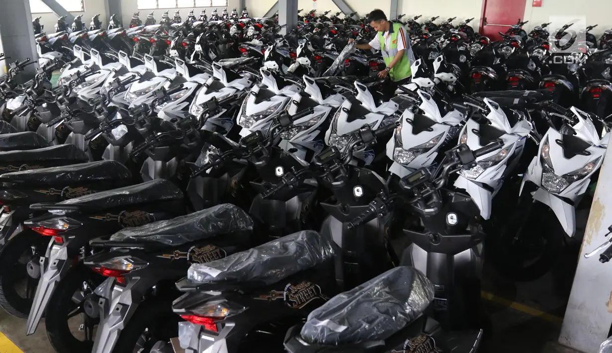 FOTO: Pendistribusian Penjualan Sepeda Motor - Foto Liputan6.com