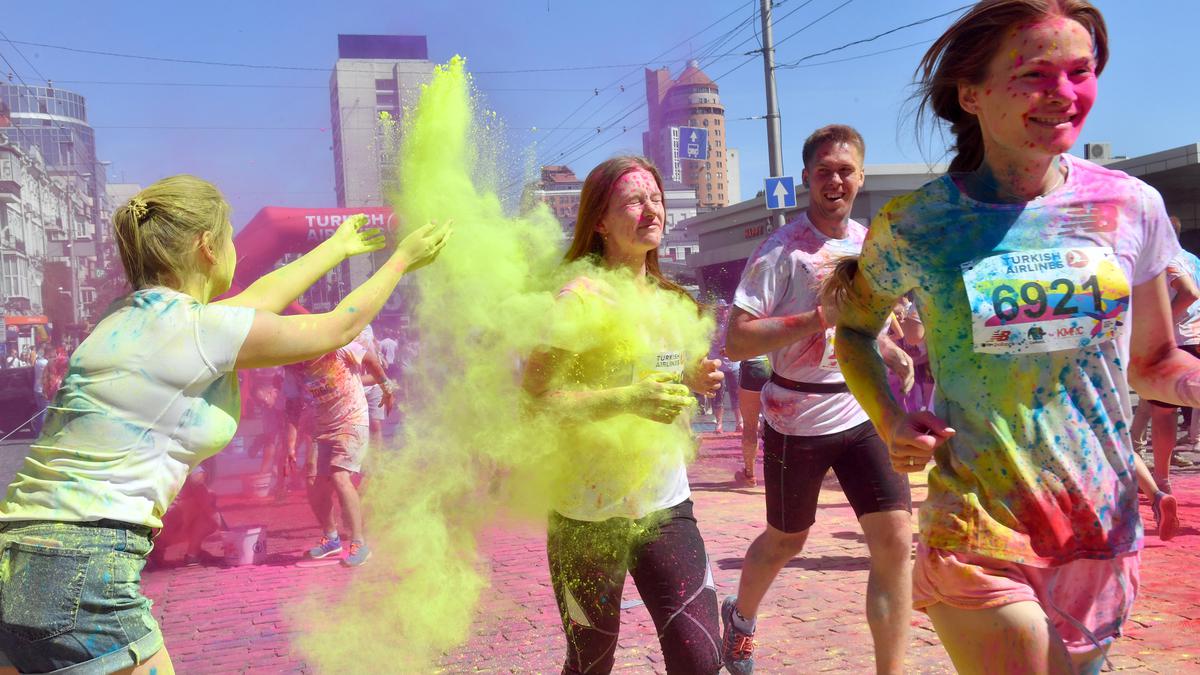 Hujan Bubuk Warna-warni di Ajang The Color Run, Amankah?