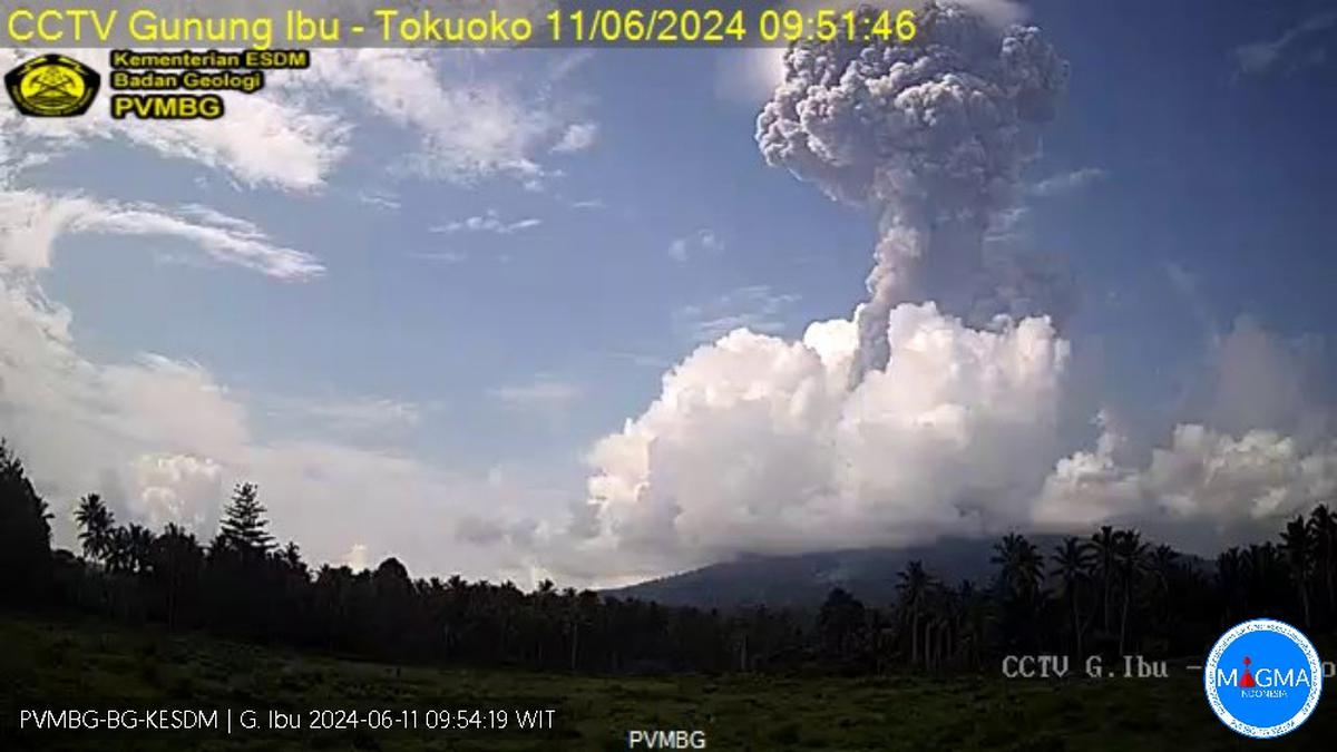 Gunung Ibu Kembali Erupsi Dahsyat, Semburan Abu Vulkanik Capai 4.000 ...