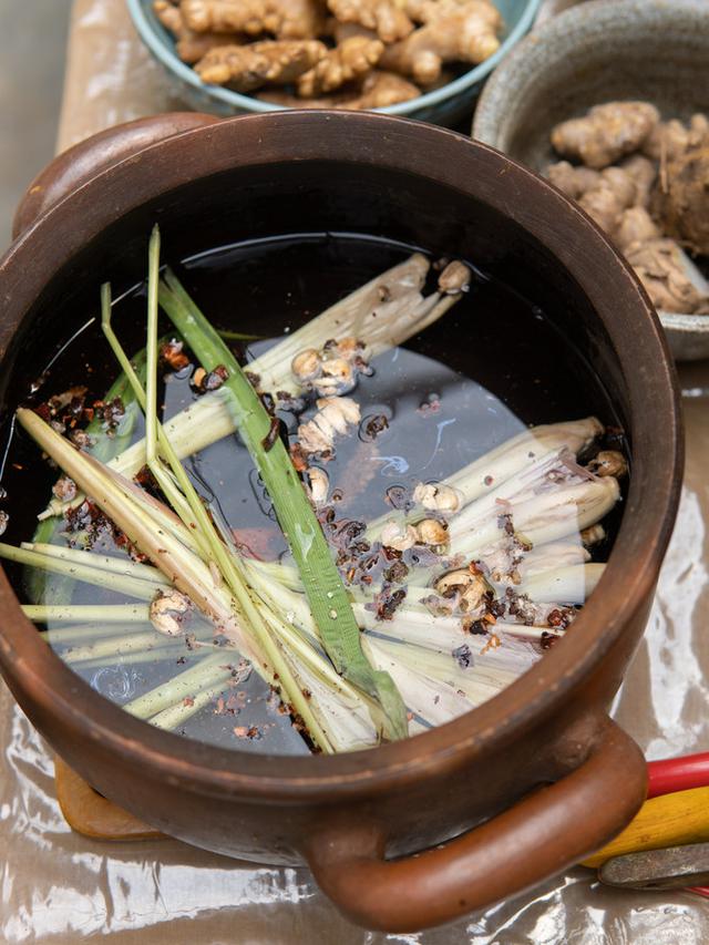 6 Resep Jamu Akar Rebus Ini Ampuh Turunkan Kolesterol, Asam Arat dan ...