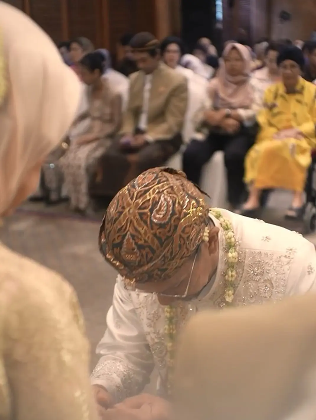 10 Potret Estetik Pernikahan Angga Puradiredja dan Dewi Andarini ...