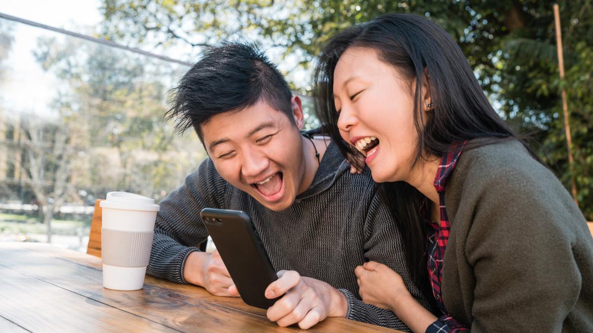 3 Tanda Pasanganmu Bisa Menjadi Sahabat Terbaik - Relationship Fimela.com