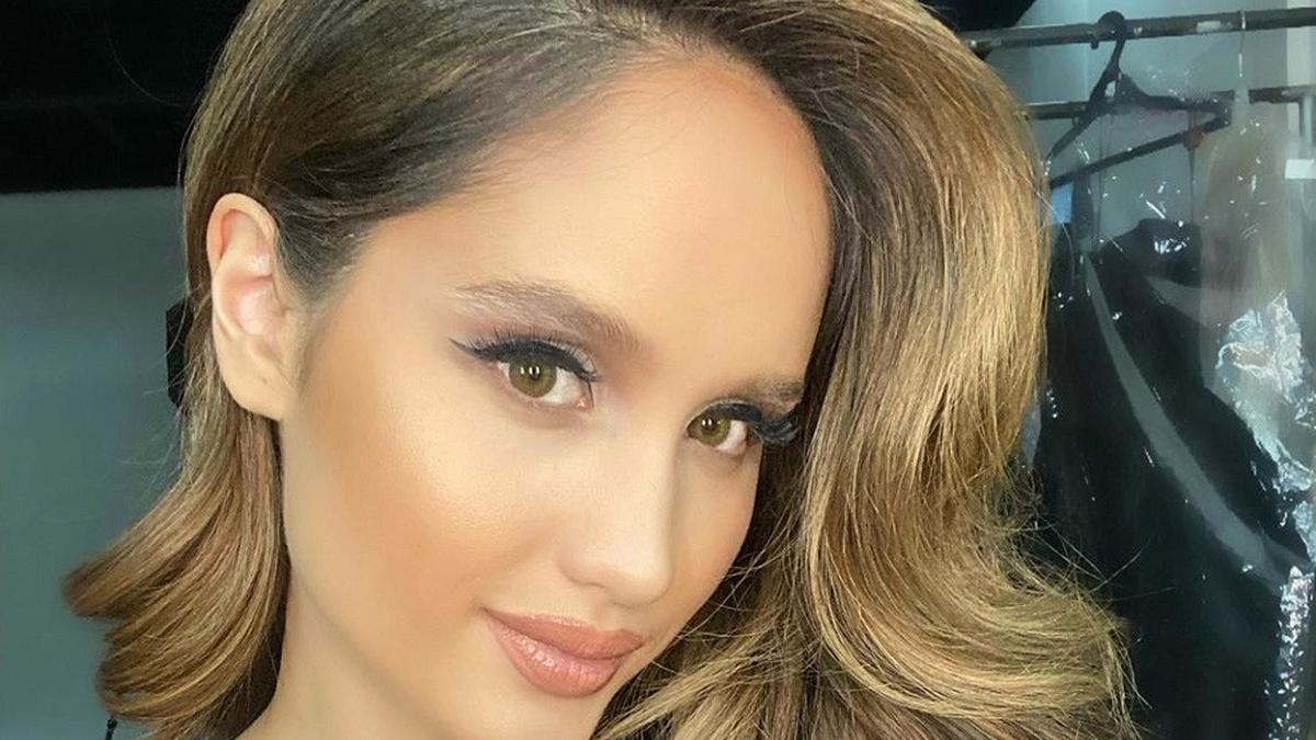Trik Cinta Laura Tata Rambut agar Mirip Jennifer Lopez - Lifestyle ...
