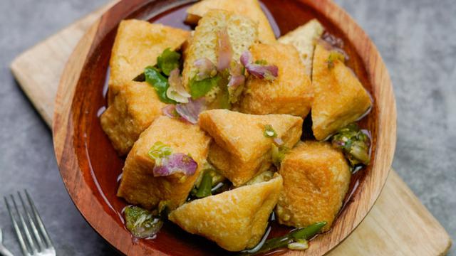 Resep Tahu Gejrot, Camilan Pedas Asam Khas Cirebon - Food Fimela.com