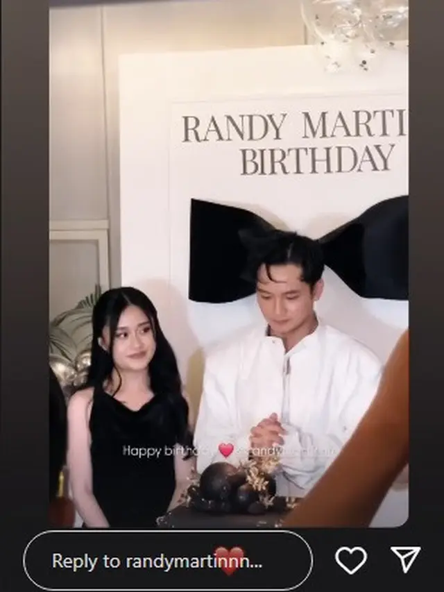 7 Potret Manis Lyodra Ginting Hadiri Ulang Tahun Randy Martin, Disebut ...