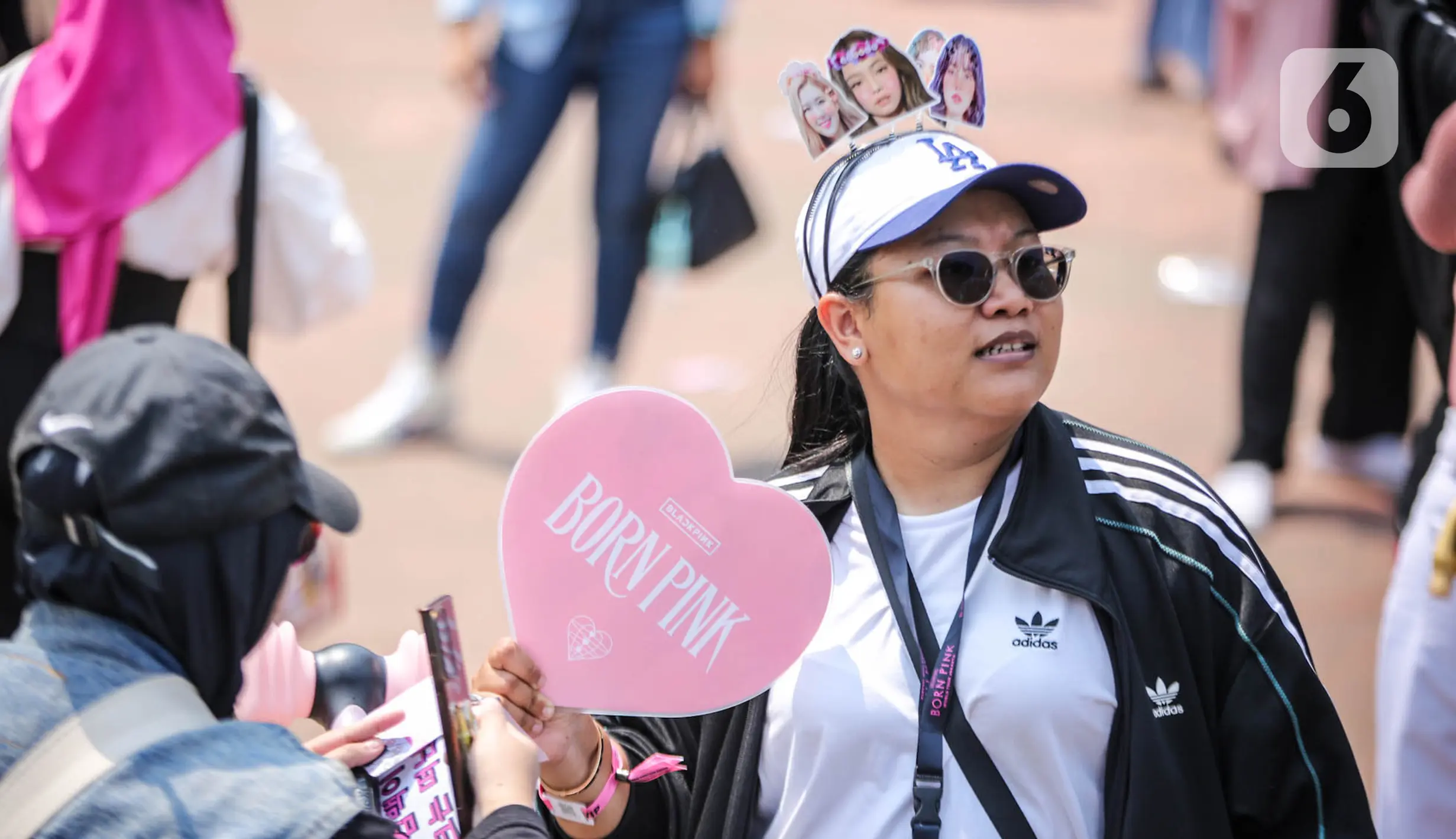 Konser BLACKPINK Jakarta, Ribuan Fans Padati Kawasan GBK - Foto ...