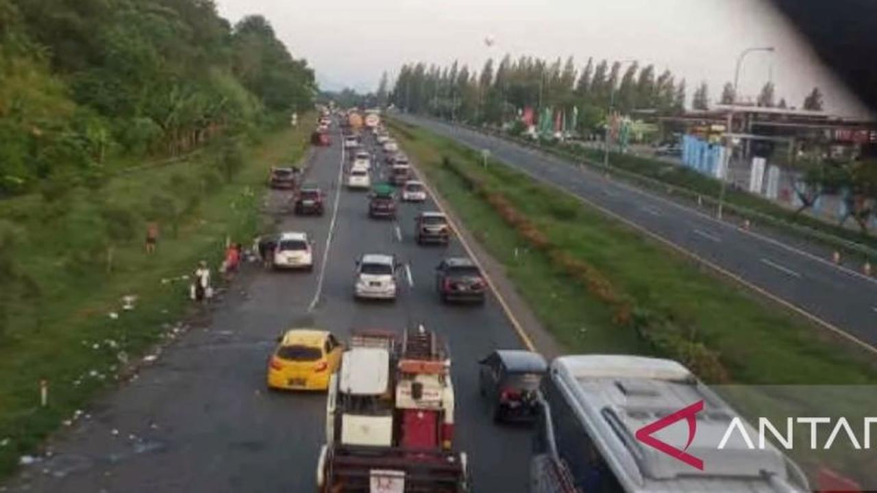Update Kondisi Arus Balik Tol Cipali: Banyak Mobil Berhenti di Bahu ...
