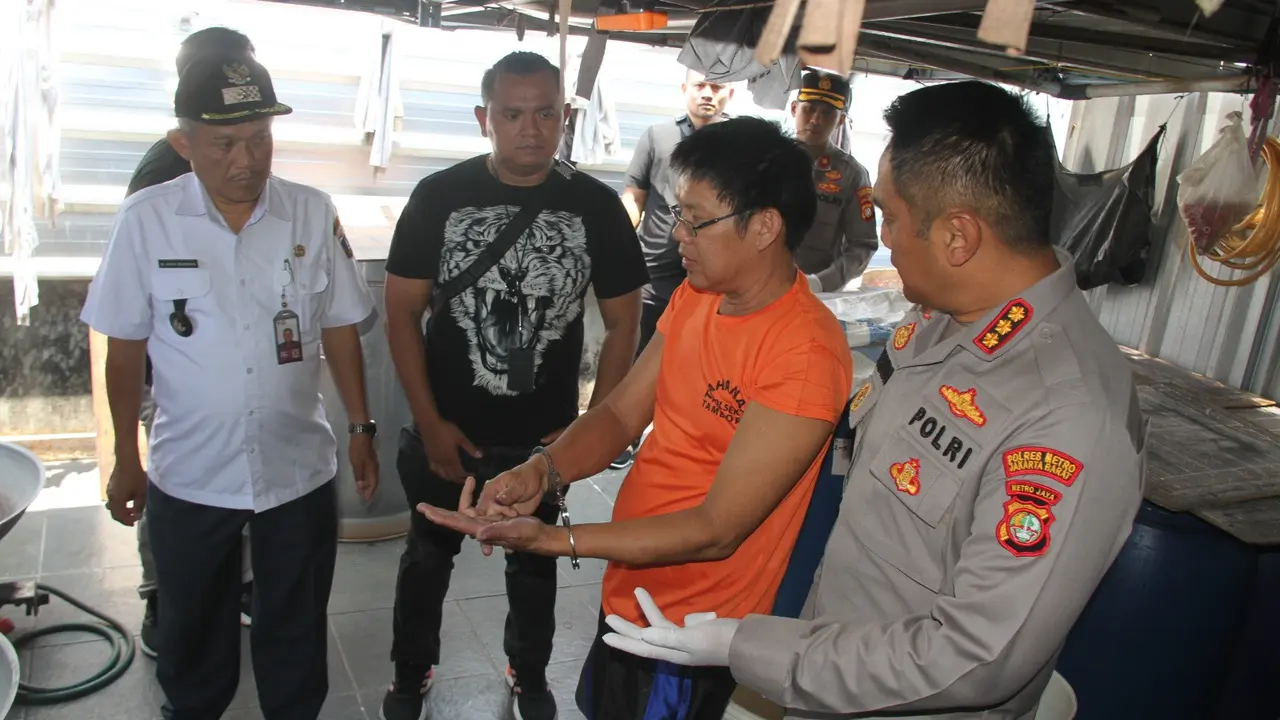 Polisi Bongkar Pabrik Miras Ilegal Berjenis CIU di Tambora, 1 Orang Ditangkap - News Liputan6.com