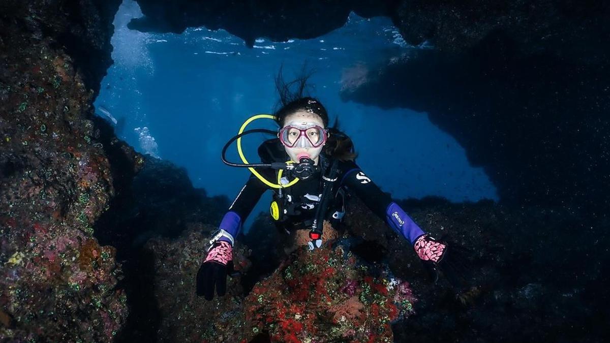Momen Natasha Wilona Liburan di Raja Ampat, Asyik Lakukan Diving