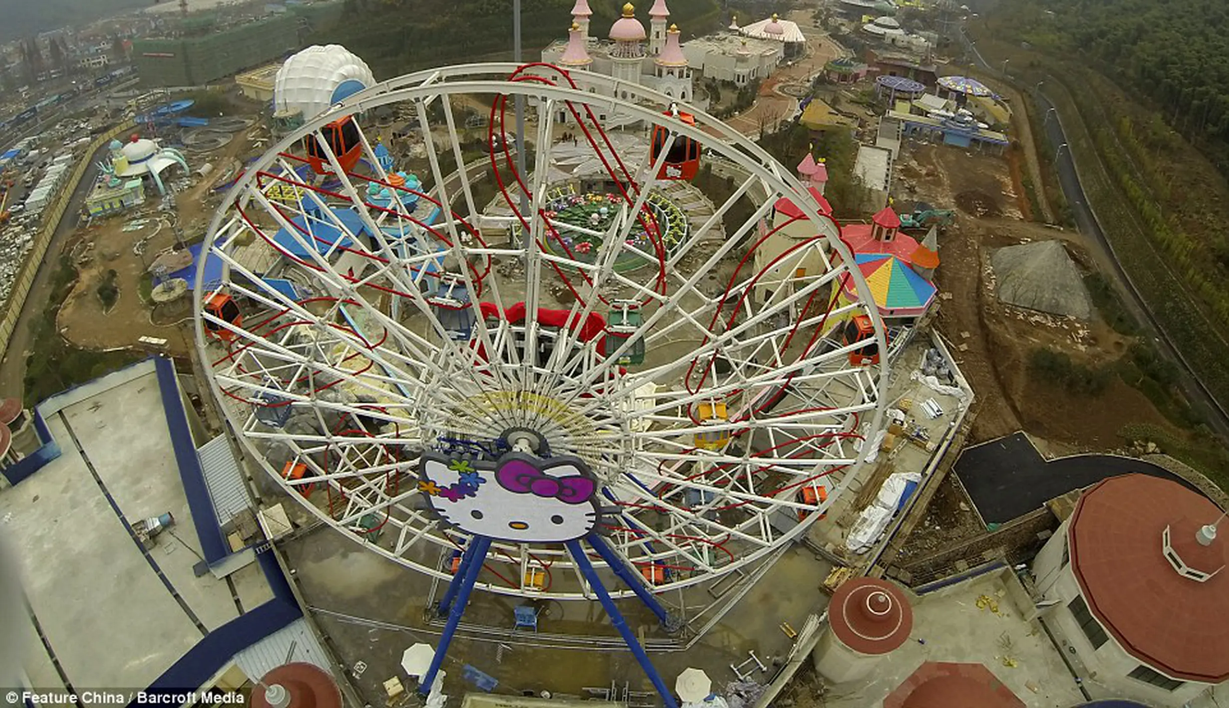 Hello Kitty Park, Saingan Baru Disneyland? - Photo Fimela.com