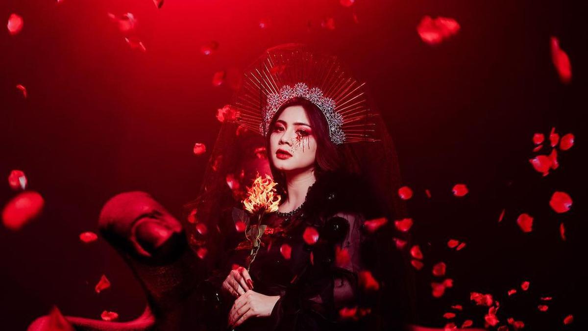 Sederet Selebriti Ini Jalani Pemotretan Bertema Halloween, Saking ...