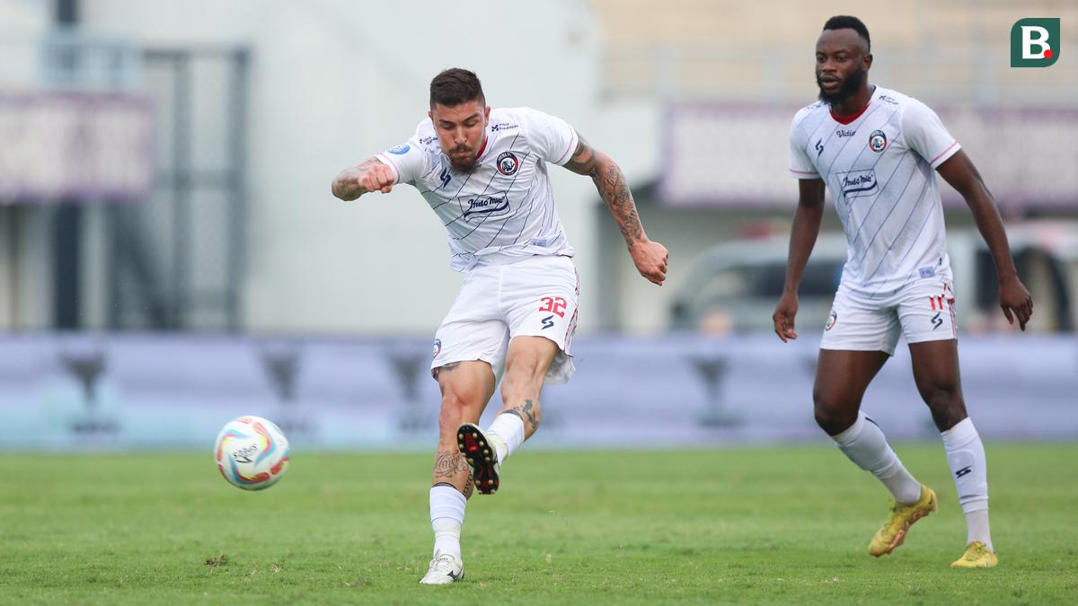 Charles Raphael, Pemilik Tendangan Paling Keras di Skuad Arema FC ...
