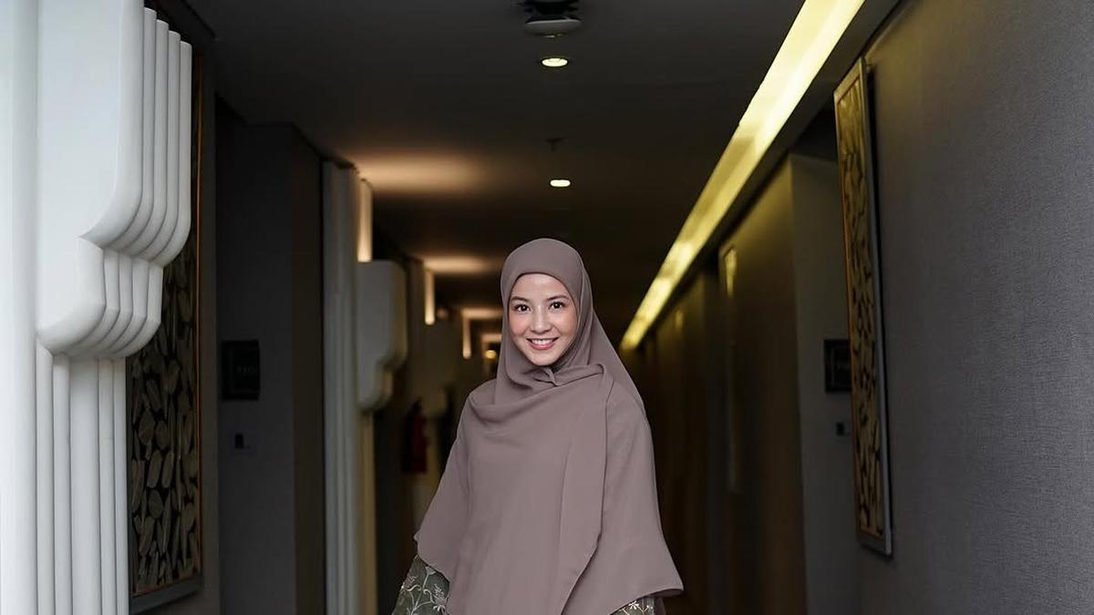 Hijrah-nya Selalu Dipuji, Gaya Hijab Syar’i Natasha Rizky yang Bisa ...