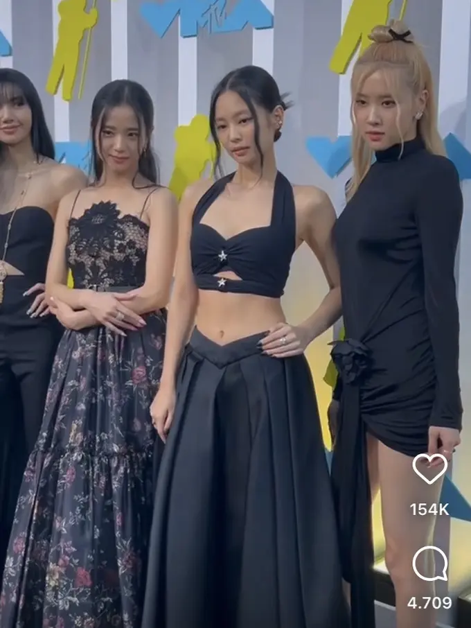 Jadi Grup Perempuan Korea Selatan Pertama Berikut Detail Busana Berkelas BLACKPINK di VMA 2022 ...