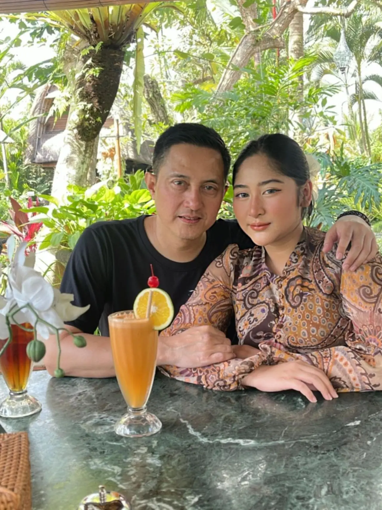 8 Pasangan Seleb Beda Usia 20 Tahun Lebih Ini Harmonis, Ada yang Lebih ...