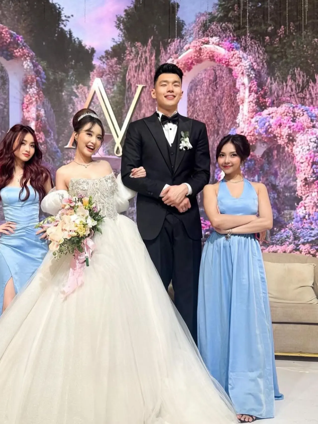 7 Potret Berkelas Catheez dan Meyden di Pernikahan Nita Vior, Elegan ...