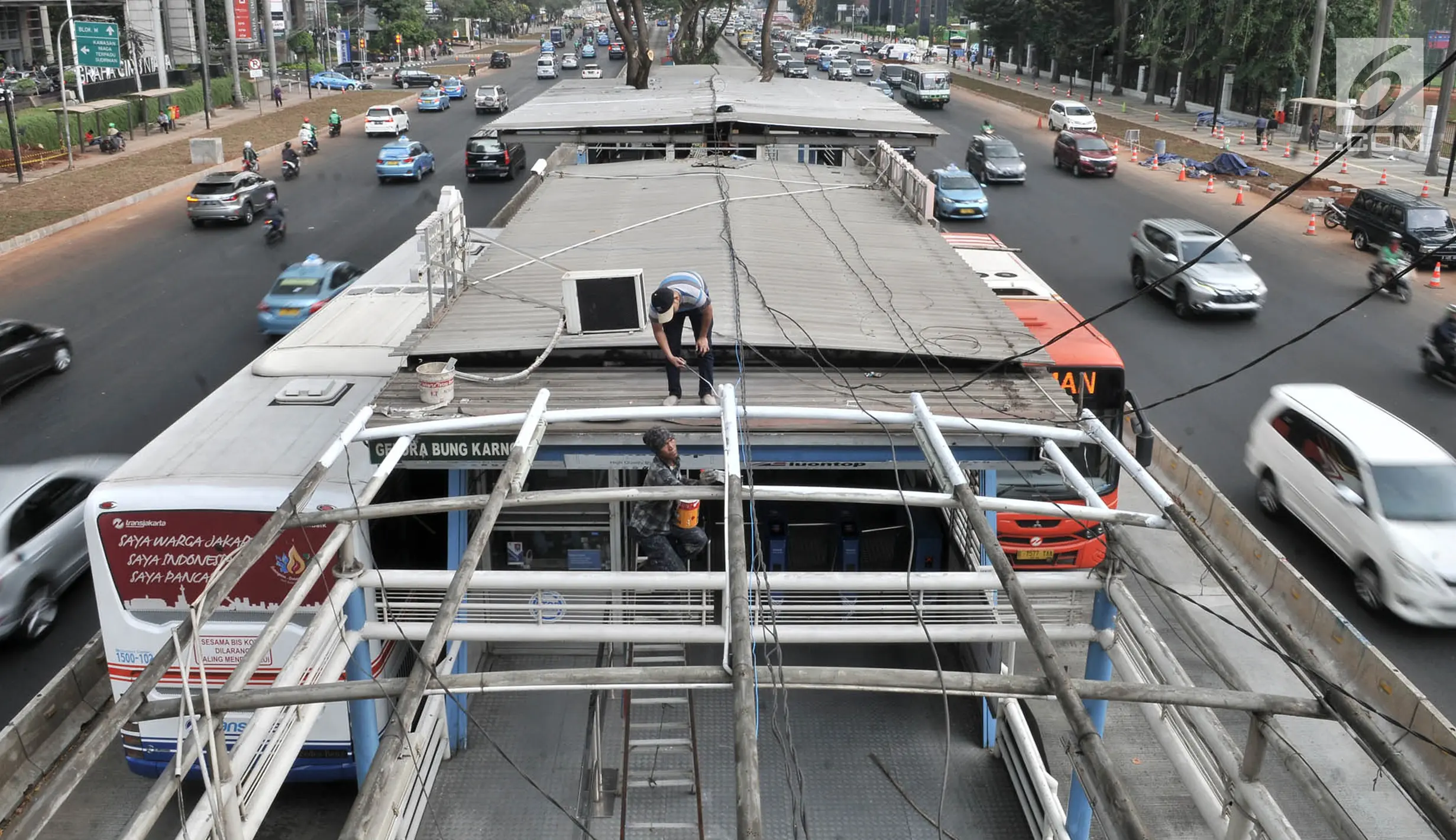 FOTO: Memantau Proyek Perluasan Halte Transjakarta GBK Jelang Asian ...
