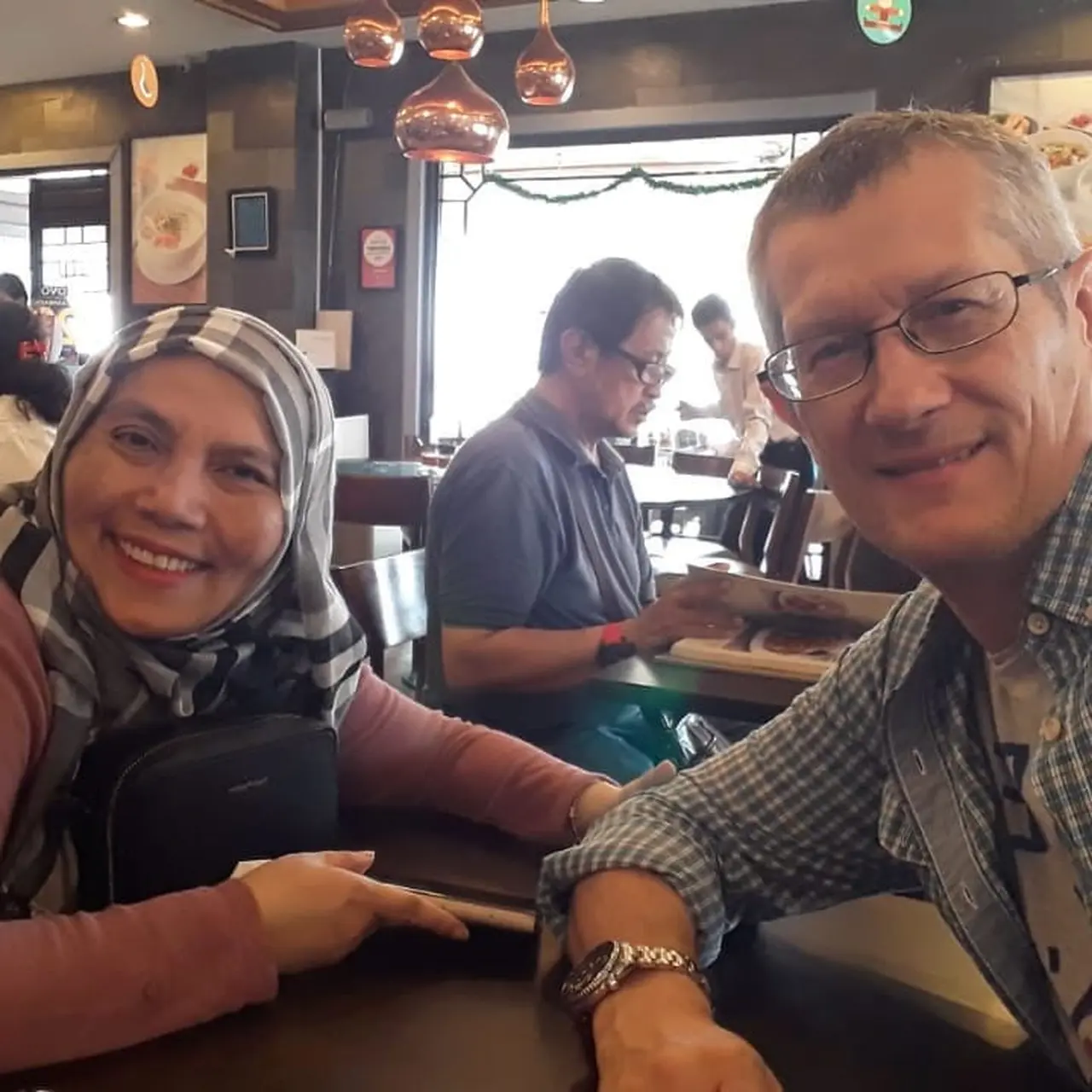 6 Potret Kebersamaan Siti Purwanti Ibu Maxime Bouttier dan Suami ...