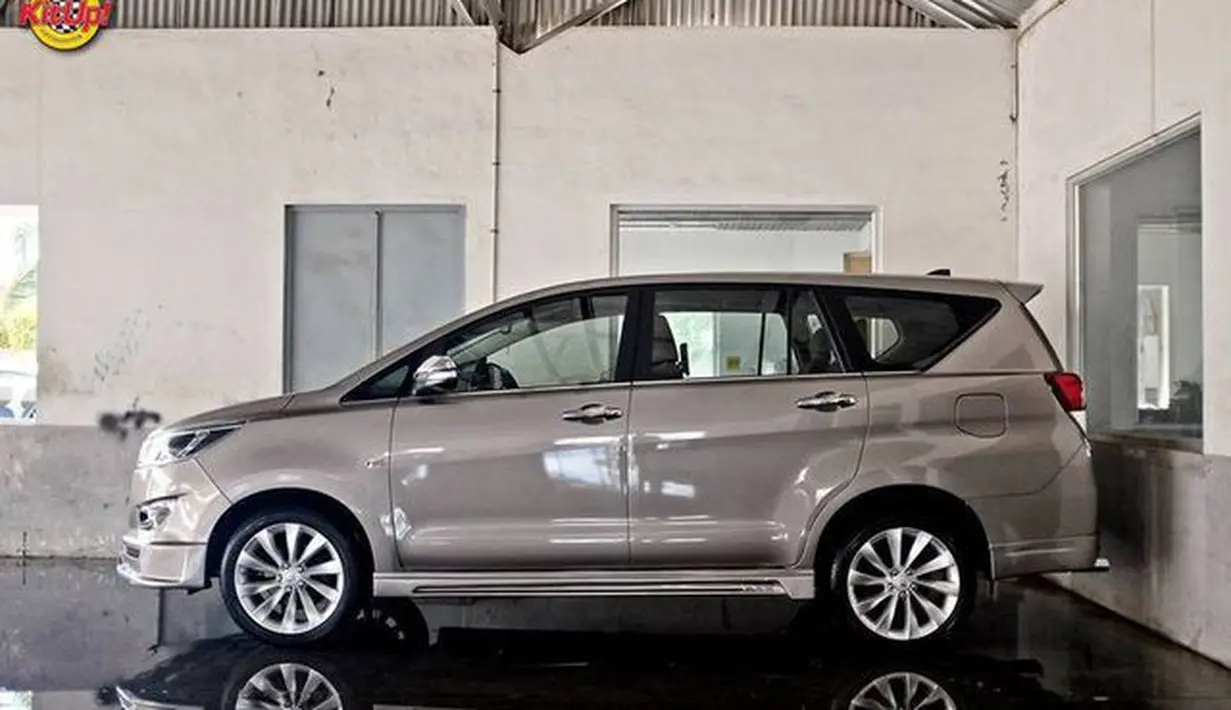 Toyota Innova Crysta Upgrade Penampilan dengan Aero Kit - Galeri Otosia.com