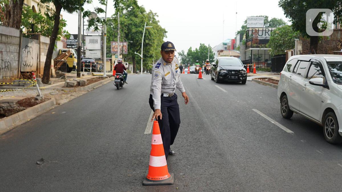 FOTO: Upaya Urai Kemacetan, Lalin Jalan Kemang Raya Direkayasa - Foto ...