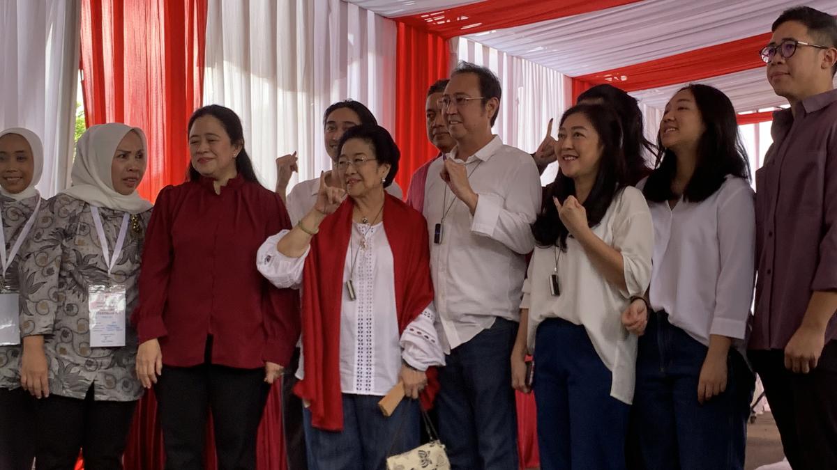 Didampingi Pramono-Doel, Megawati Coblos Pilkada Jakarta 2024 di ...