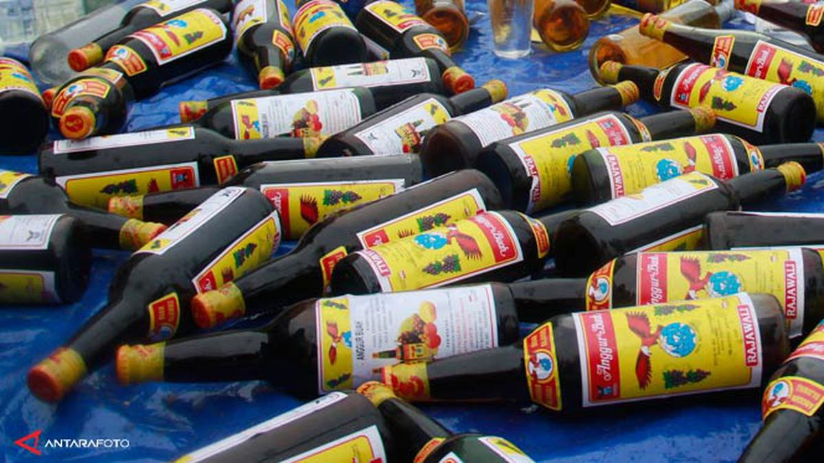 Awal Bulan Puasa, 4 Ribu Botol Miras Disita Polres Jakpus - News ...