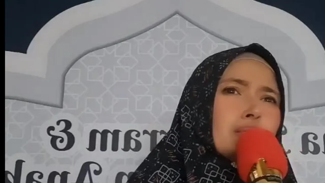 Cantik Berbalut Hijab Syar'i, Intip 7 Potret Mega Putri Aulia yang ...