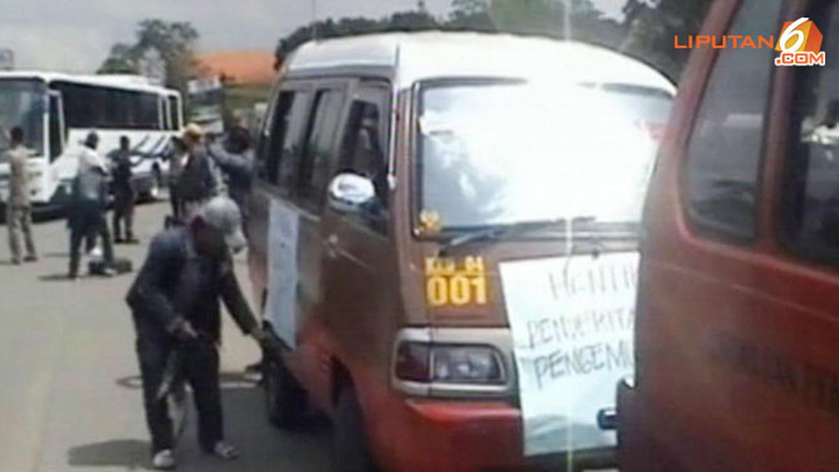 [VIDEO] Sopir Angkot di Sumedang Demo Tolak Bus Damri Beroperasi - News ...