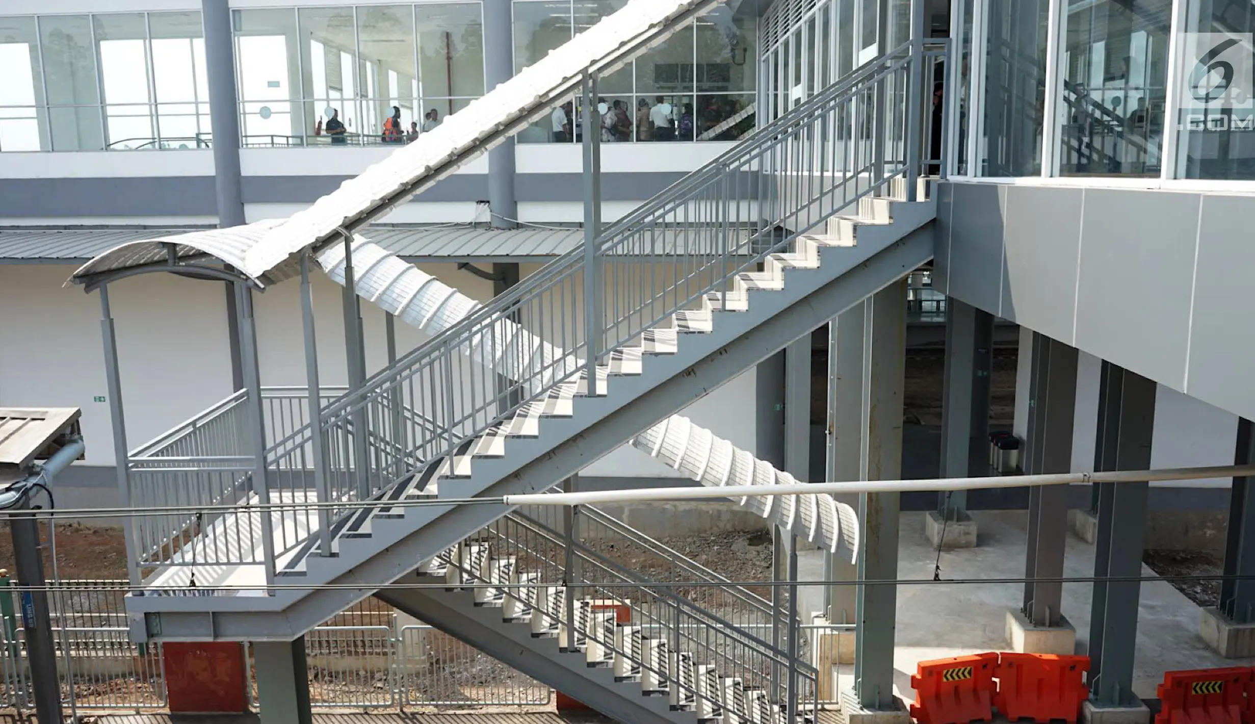 FOTO: Wujud Skybridge Stasiun Batu Ceper - Foto Liputan6.com