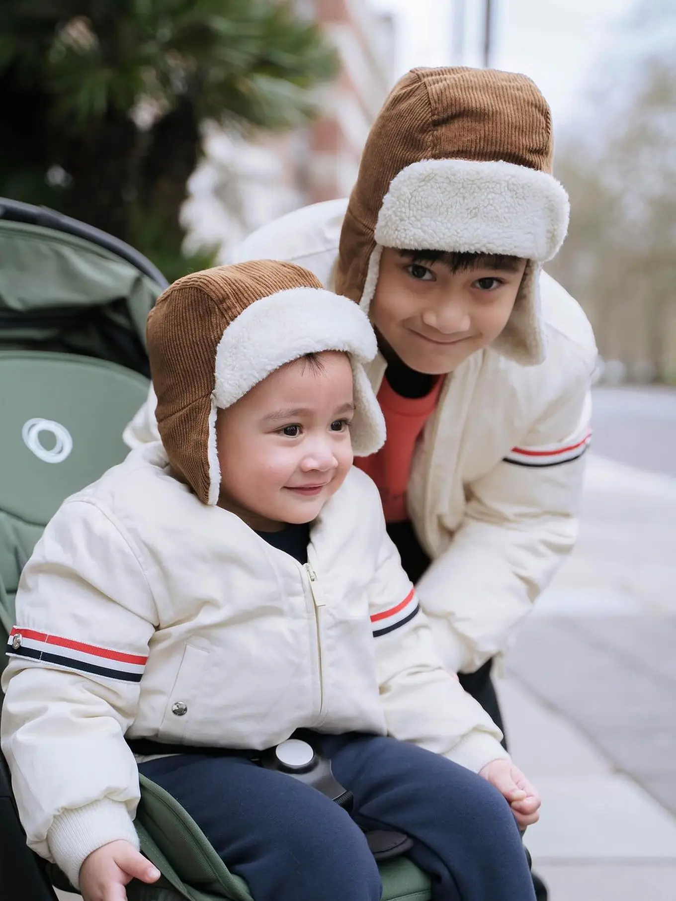 Potret Manisnya Rafathar Bersama Rayyanza, Bikin yang Lihat Ikut Bahagia