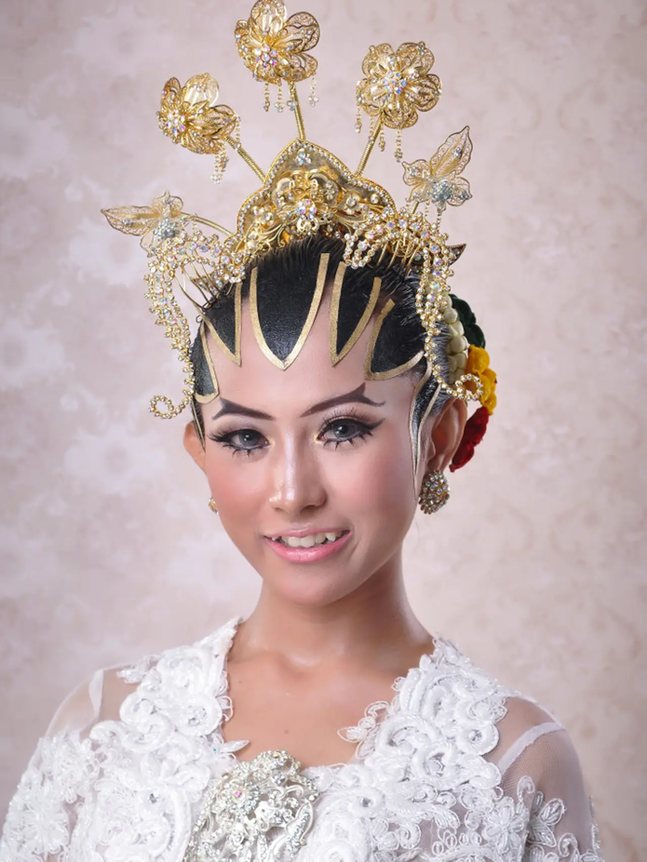 Makna Makeup pada Pengantin Adat Jawa yang Sakral