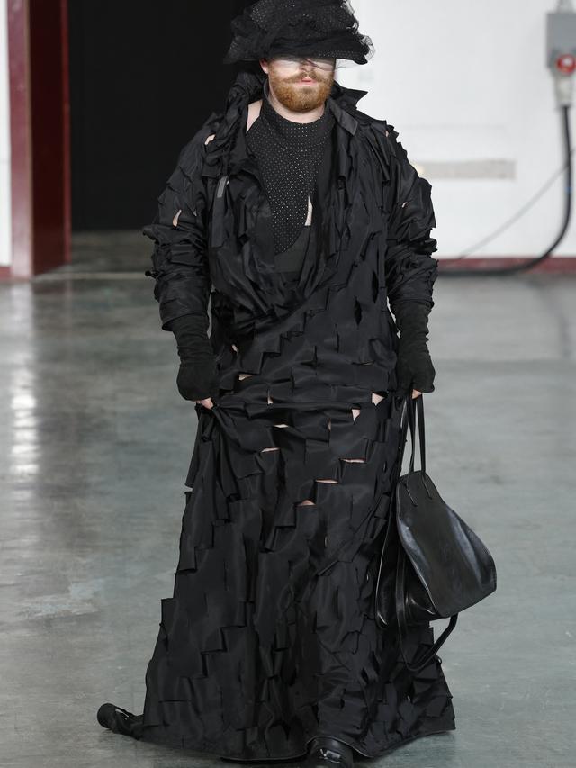 Debut Jadi Model, Sam Smith Pakai Sempak Koleksi Vivienne Westwood di ...