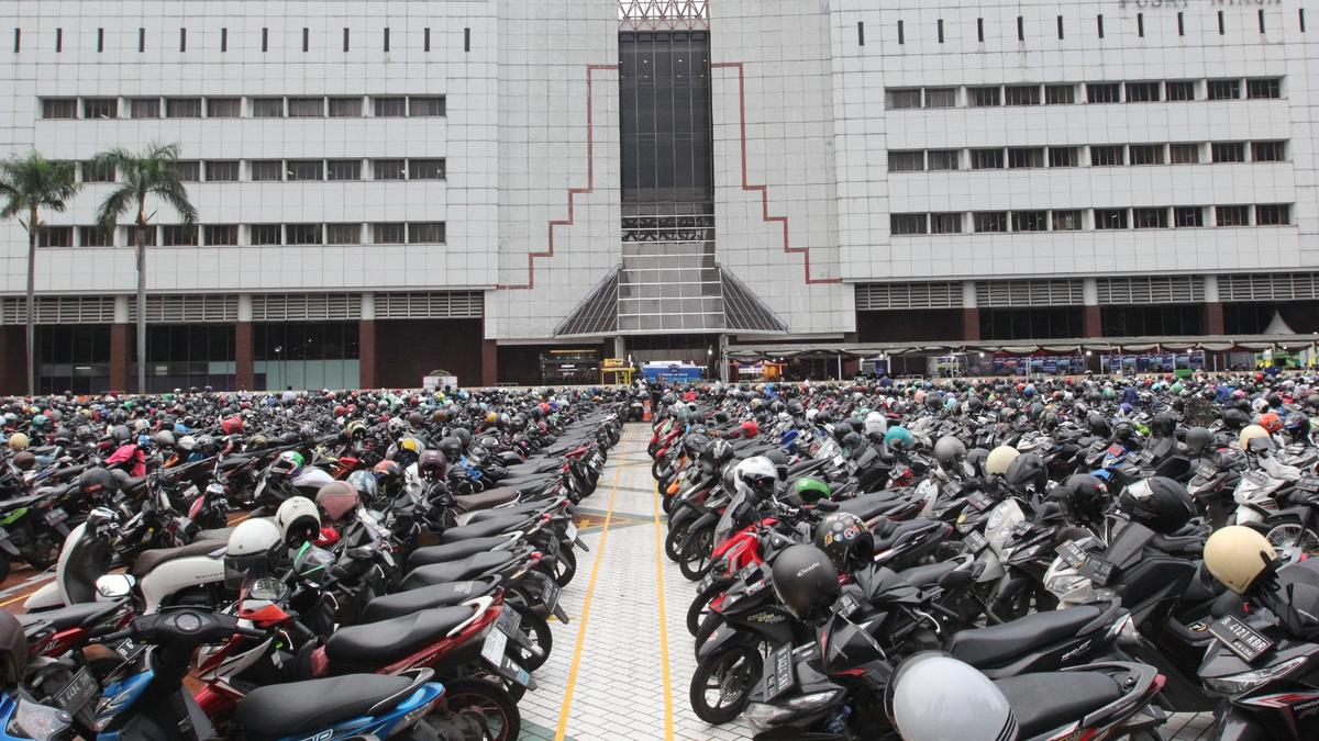 Marak Parkir Liar di Jakarta Fair, JI Expo: Tarif Masih Rasional, Asal ...