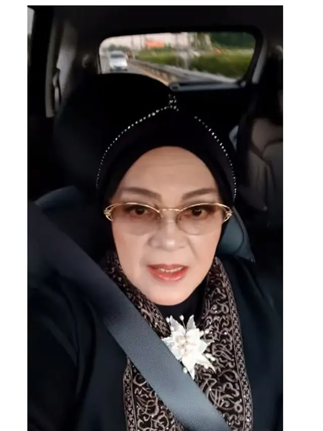 7 Potret Terbaru Leily Sagita Pemeran Mak Lampir, Disebut Awet Muda ...