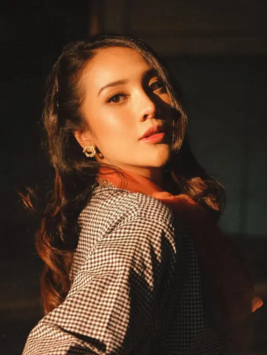 Anya Geraldine Tak Pernah Jomblo Lama dari Usia 13 Tahun - Photo Fimela.com