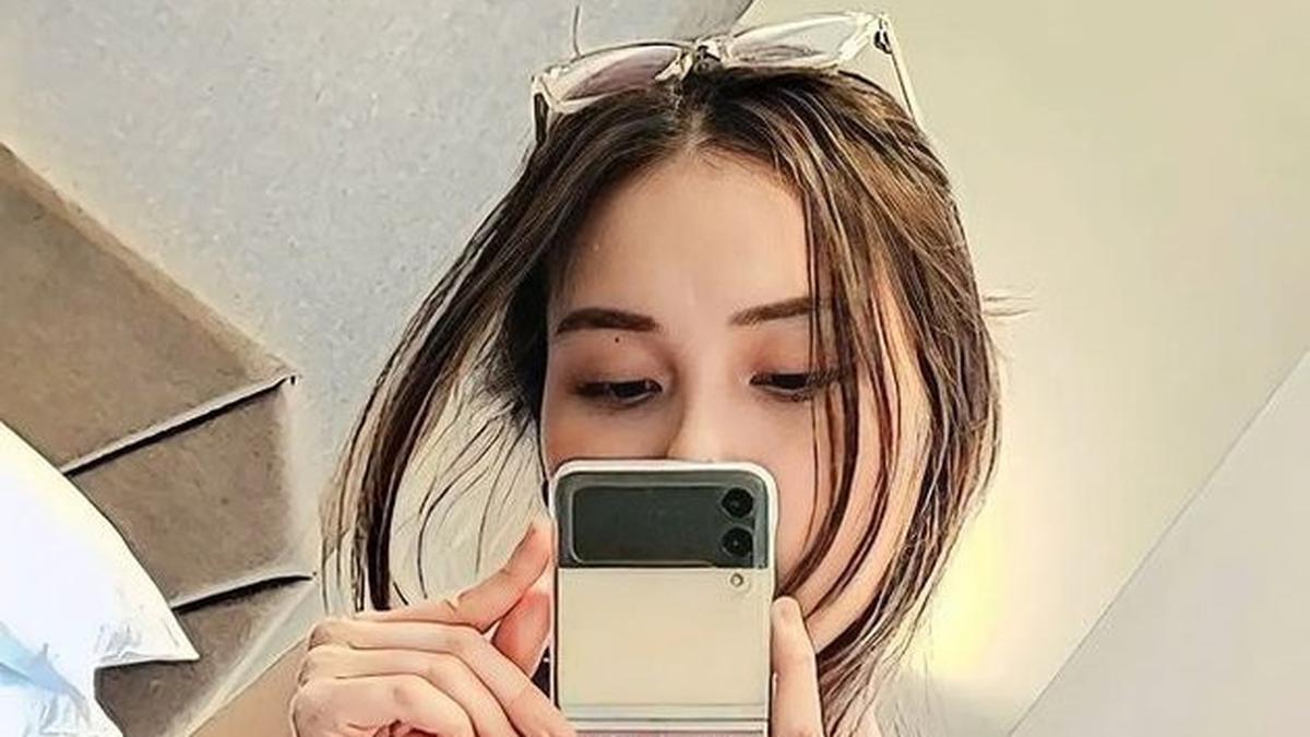 Cantik Menawan, Ini 6 Potret Mirror Selfie Ayu Ting Ting - Photo Fimela.com