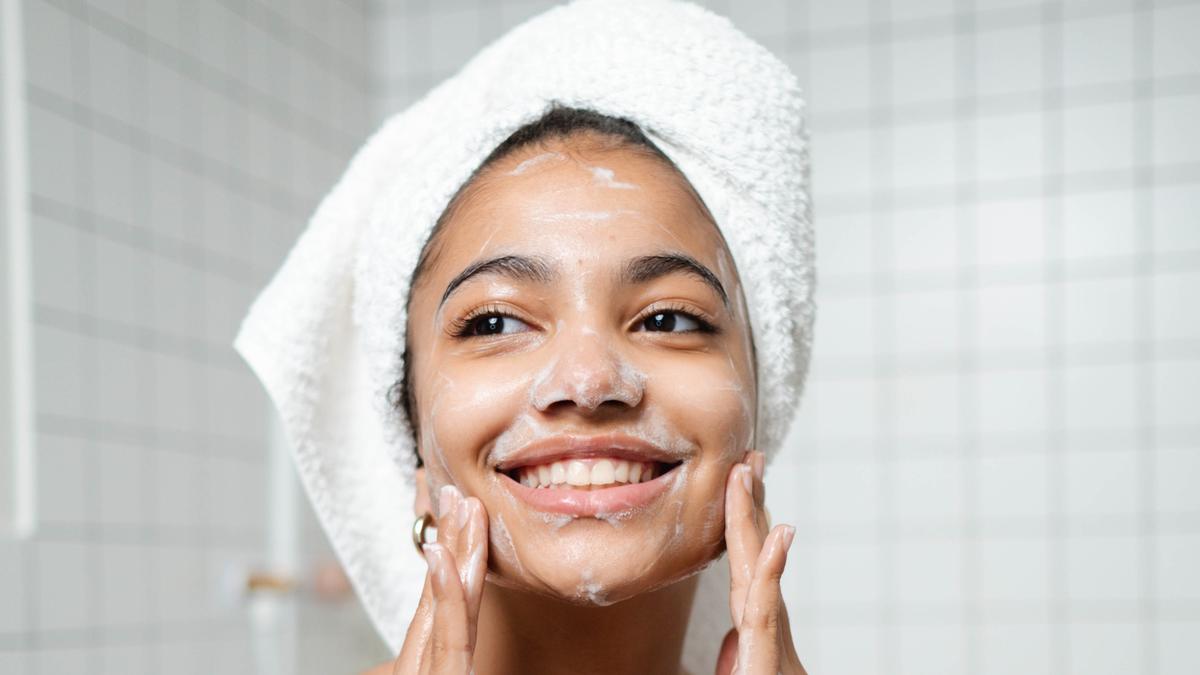 Menggunakan Kapas, Berikut Beberapa Cara Mengetahui Tipe Kulit Wajah ...