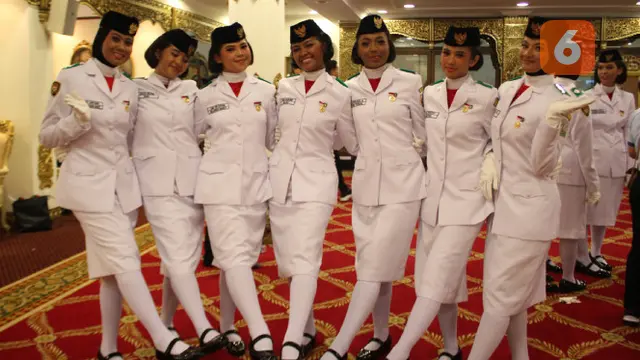 6 Potret Naila Aulita Alqubra Sinapoy, Gadis Paskibraka Mahir 5 Bahasa Asing yang Bermimpi Kerja ...