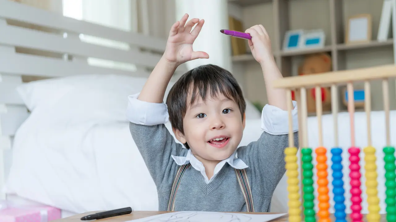 10 Tanda Anak Cerdas, Bisa Berpikir Secara Cepat dan Tepat - Parenting Fimela.com