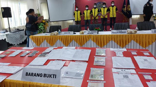 Imigrasi Bandara Soetta Tolak 224 WNA Masuk ke Indonesia, 39 Lainnya Dideportasi - News Liputan6.com