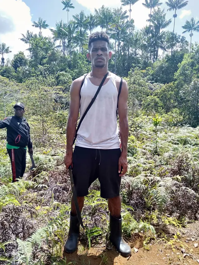 5 Potret Ricky Kambuaya di Luar Lapangan, Gelandang Persebaya ...