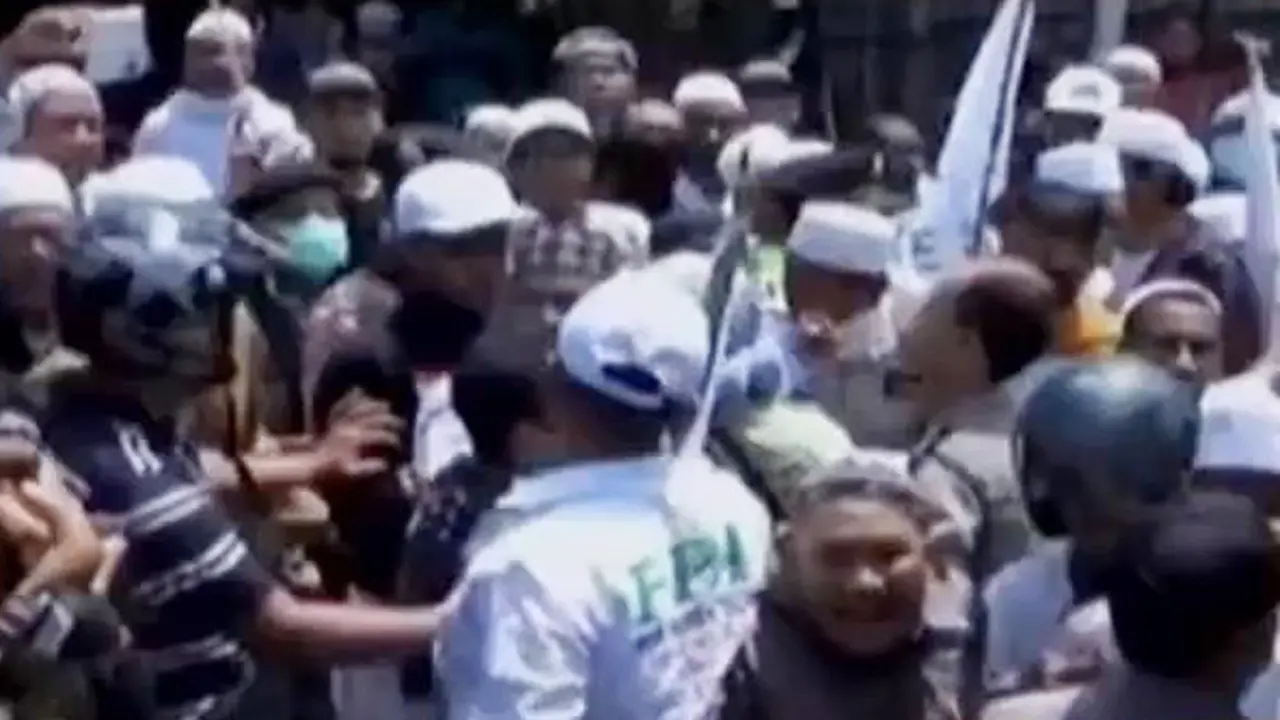 Warga Lawan Aksi Sweeping FPI, 10 Orang Terluka - Regional Liputan6.com