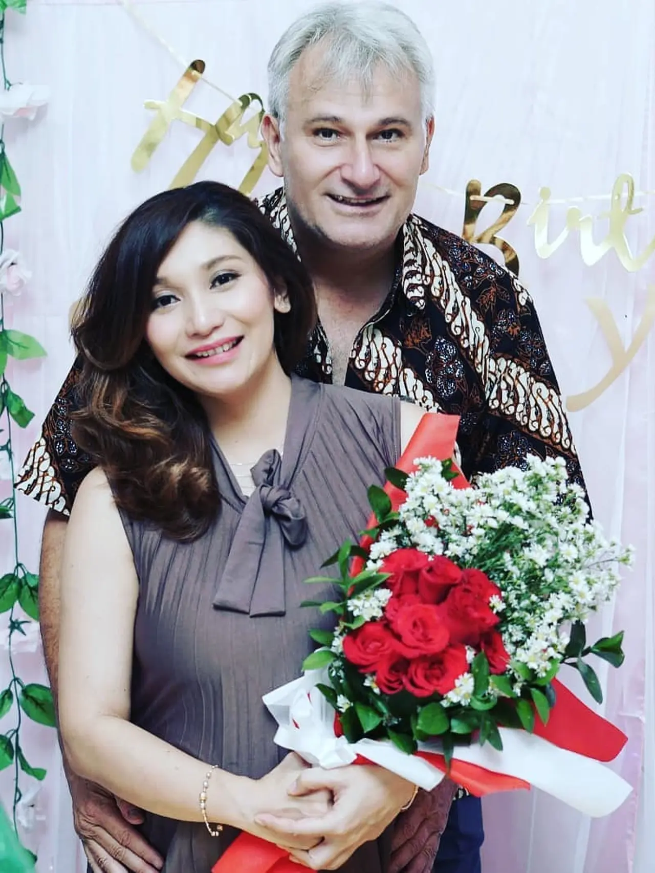 Suami Meninggal Dunia, Ini 6 Potret Kenangan Baby Margaretha dan ...