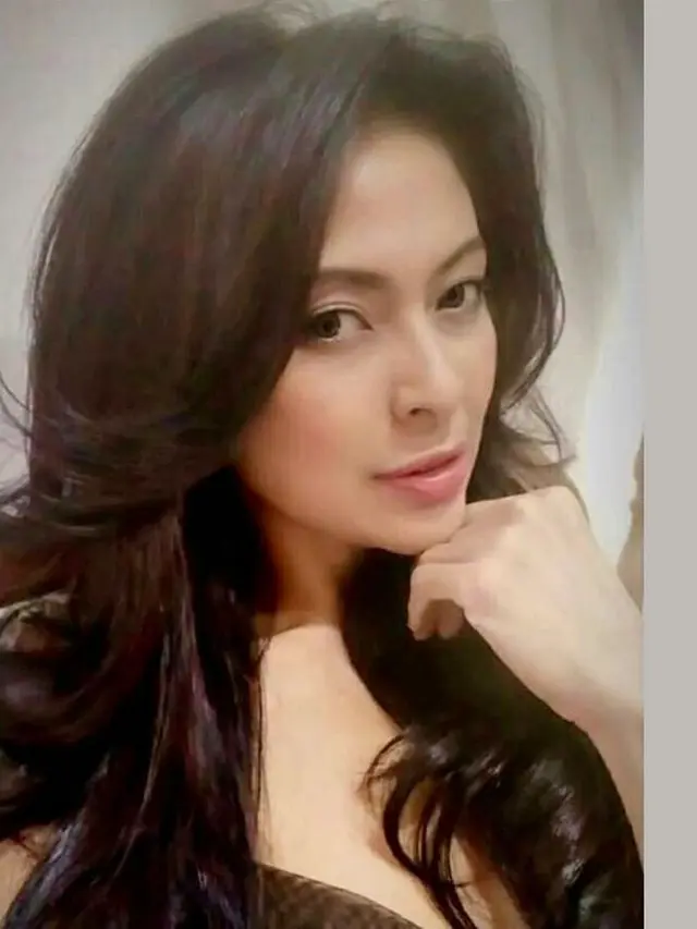 7 Potret Terbaru Indira Soediro Putri Indonesia Pertama Awet Muda