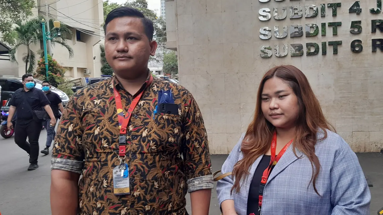 Diperiksa Polisi, Pelapor Ketua MK Bawa Bukti Tambahan - News Liputan6.com